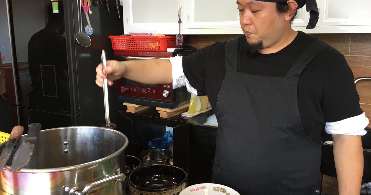 Đầu bếp ngoại đến Việt Nam lập nghiệp: Ông Nhật nấu mì ramen ngon nhất ...