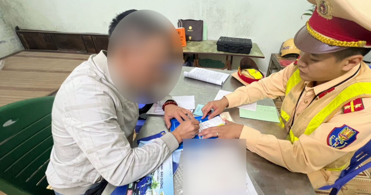 Phẫn Nộ Cảnh Tài Xế Xe Tải đánh Võng Không Nhường đường Cho Xe Cứu Thương