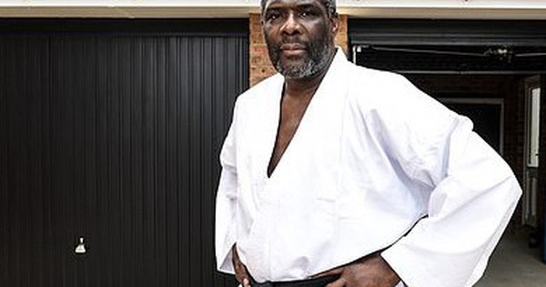 Bậc thầy Karate Geoff Thompson nhắm mục tiêu trở lại Thế vận hội… ở tuổi 63