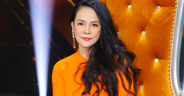 Ca sĩ Hồng Hạnh 'khoe' con trai 29 tuổi học ngành y